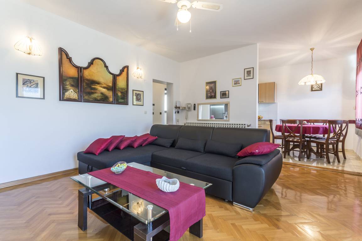 90 M² Apartment ∙ 3 Bedrooms ∙ 4 Guests - Split