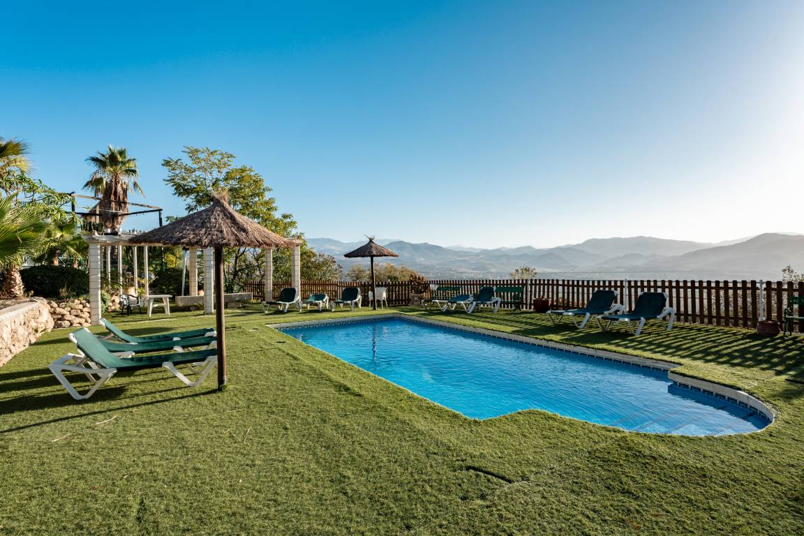 250 M² House ∙ 8 Bedrooms ∙ 20 Guests - Álora