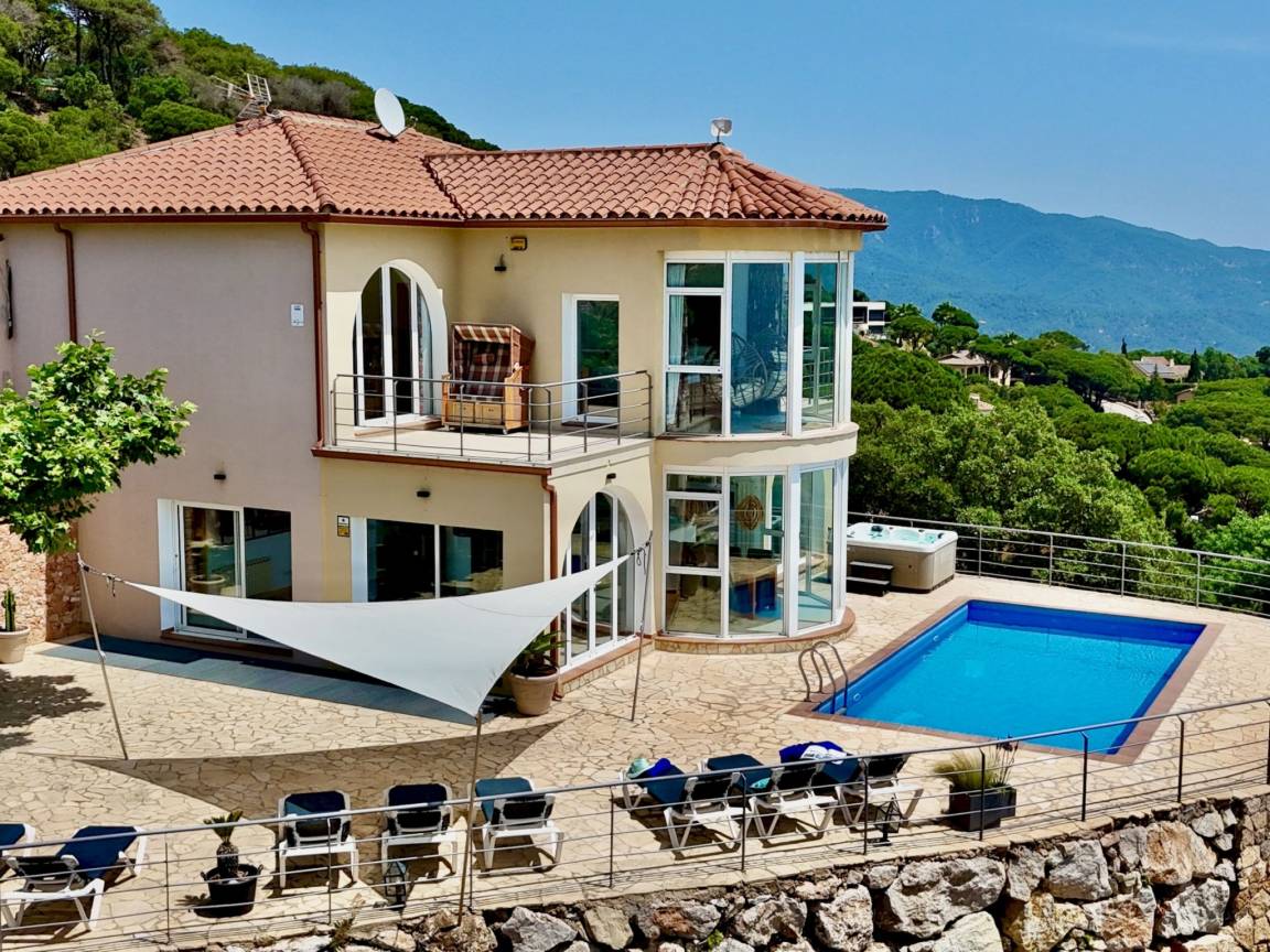 380 M² House ∙ 8 Bedrooms ∙ 16 Guests - Catalonia