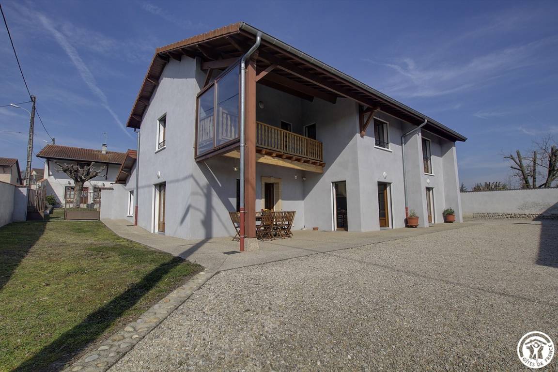 200 M² Gîte ∙ 4 Chambres ∙ 6 Personnes - Ain