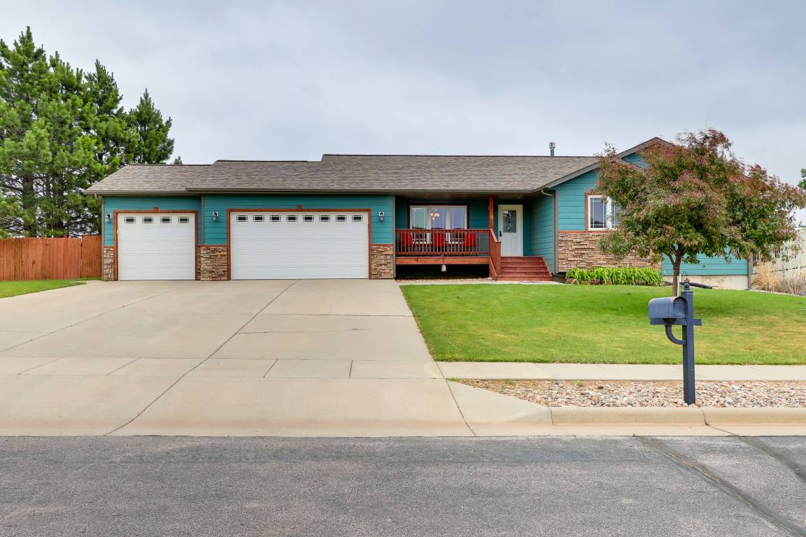 269 M² House ∙ 4 Bedrooms ∙ 8 Guests - Piedmont, SD