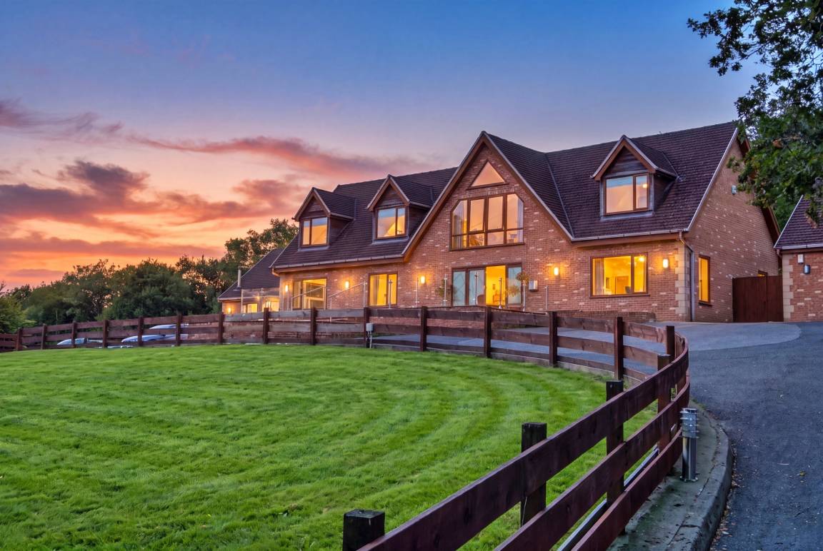 323 M² House ∙ 5 Bedrooms ∙ 14 Guests - Wales