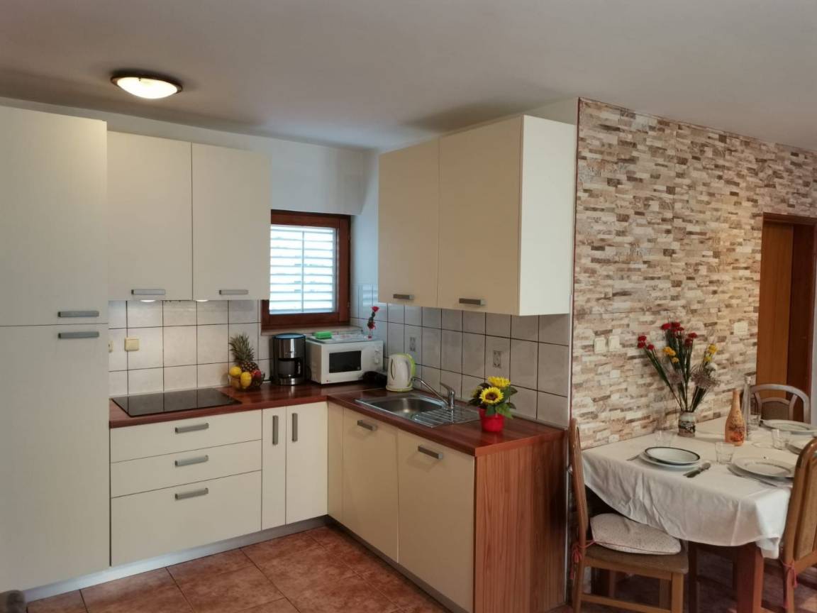 60 M² Apartment ∙ 2 Bedrooms ∙ 5 Guests - Starigrad