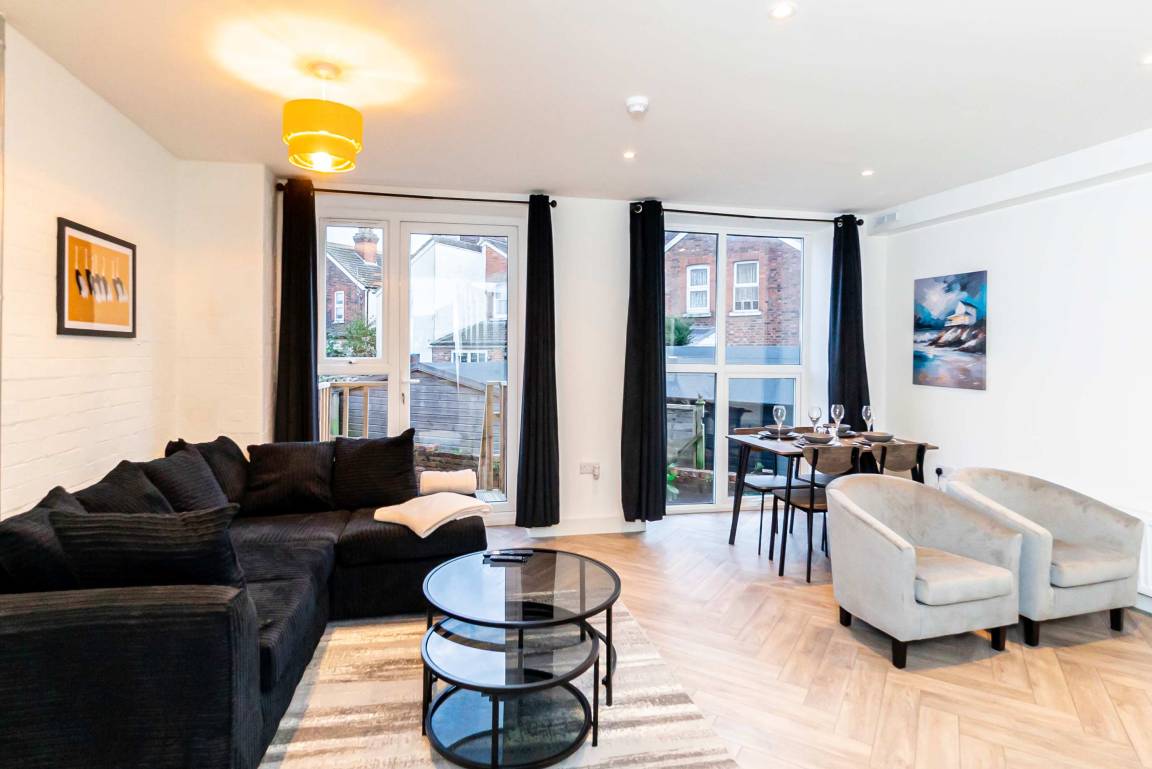 72 M² Lägenhet ∙ 2 Sovrum ∙ 4 Gäster - Tonbridge