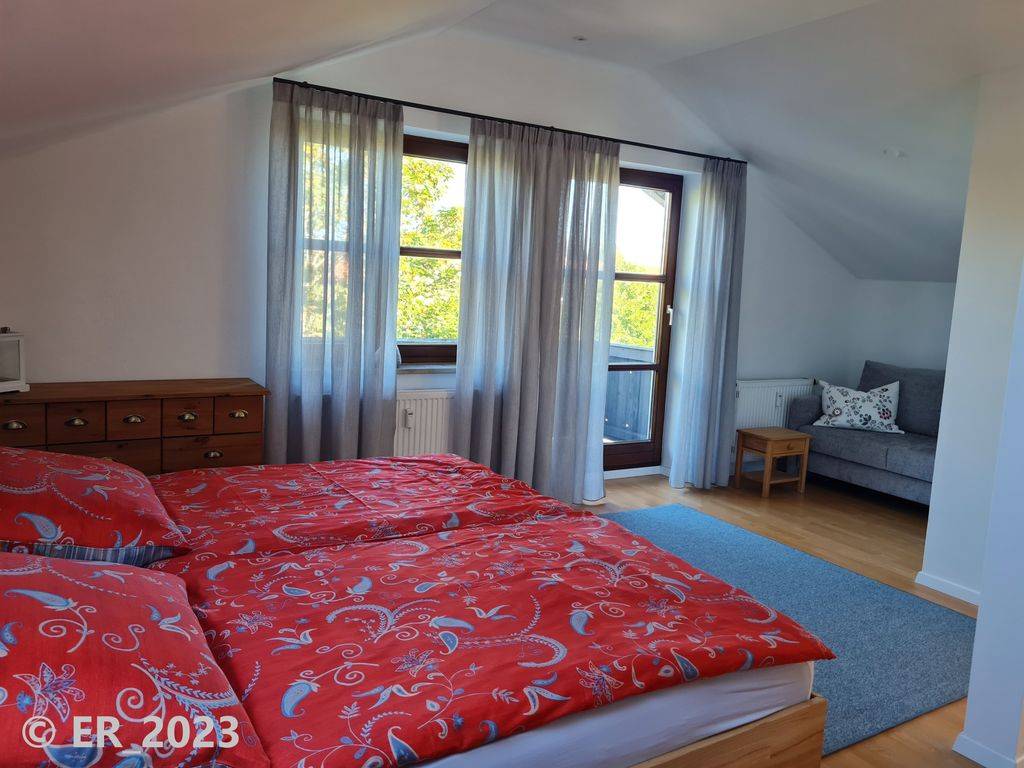 85 M² Ferienwohnung ∙ 1 Schlafzimmer ∙ 4 Gäste - Holzkirchen