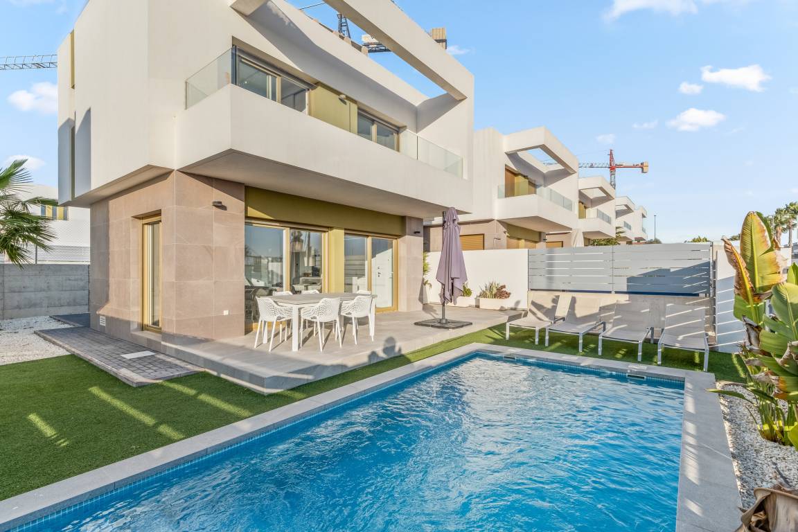 111 M² Villa ∙ 3 Chambres ∙ 7 Personnes - Callosa de Segura
