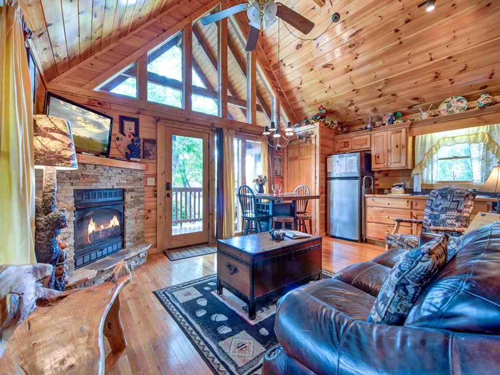 56 M² Cabin ∙ 2 Bedrooms ∙ 8 Guests - Gatlinburg, TN