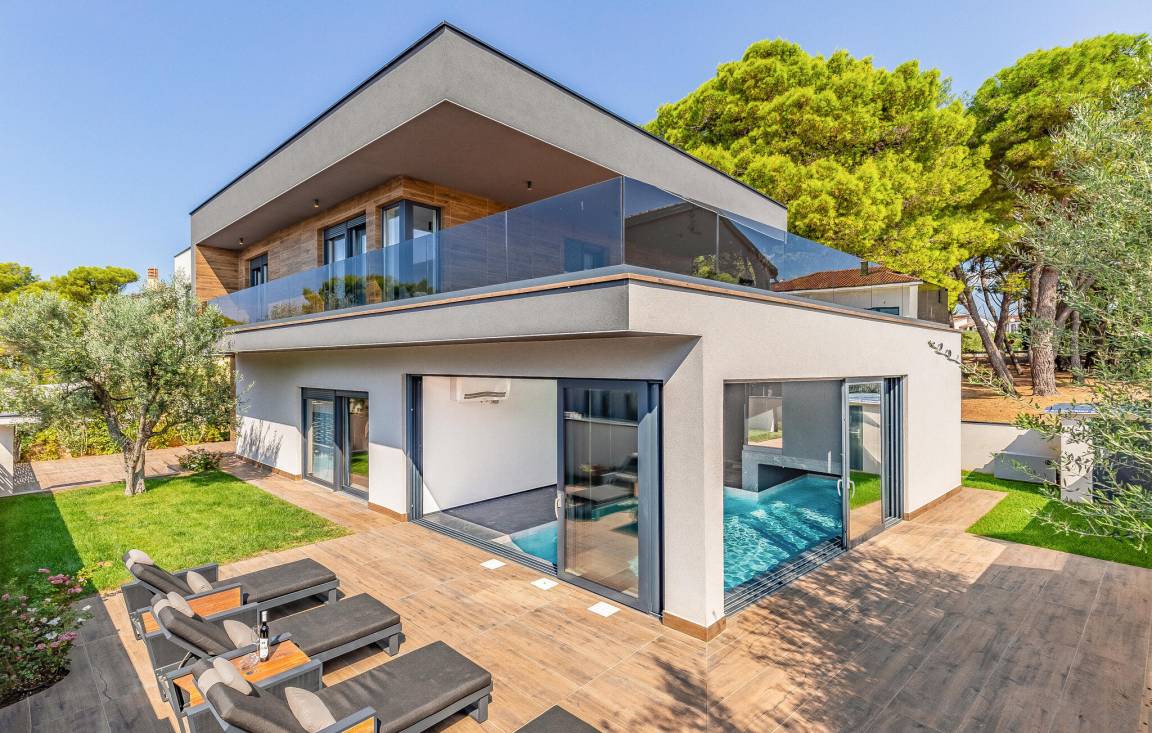 278 M² House ∙ 4 Bedrooms ∙ 8 Guests - Pula