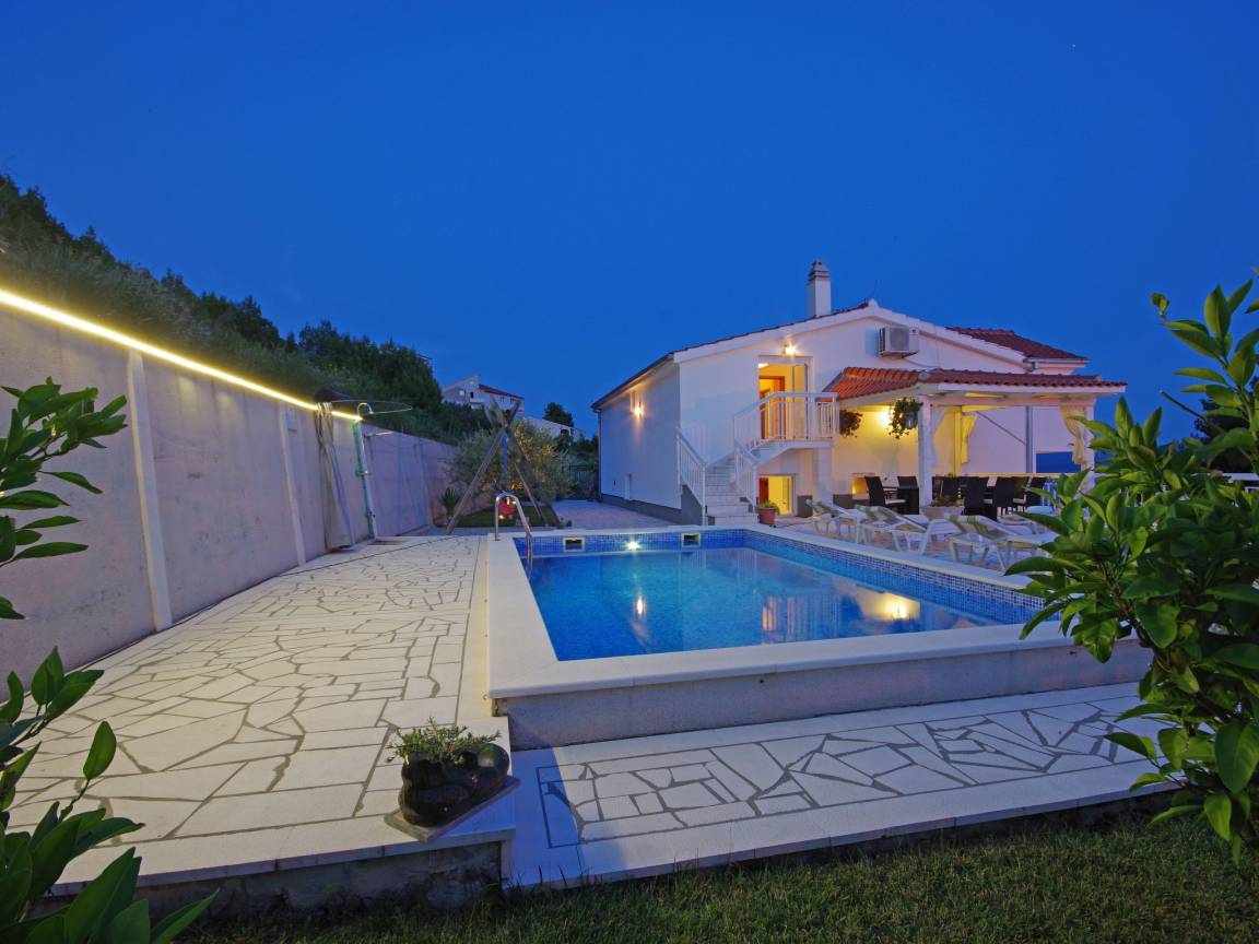 270 M² Ferienhaus ∙ 6 Schlafzimmer ∙ 12 Gäste - Mimice