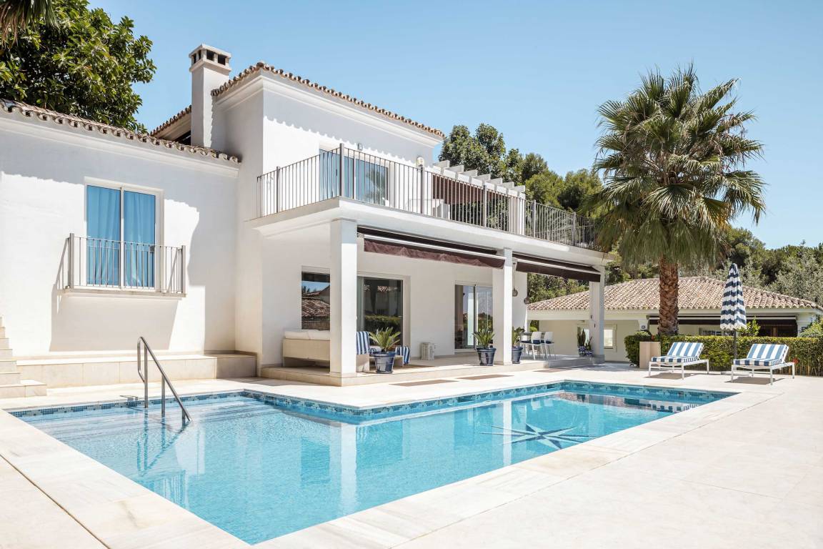 561 M² Villa ∙ 4 Bedrooms ∙ 7 Guests - Marbella