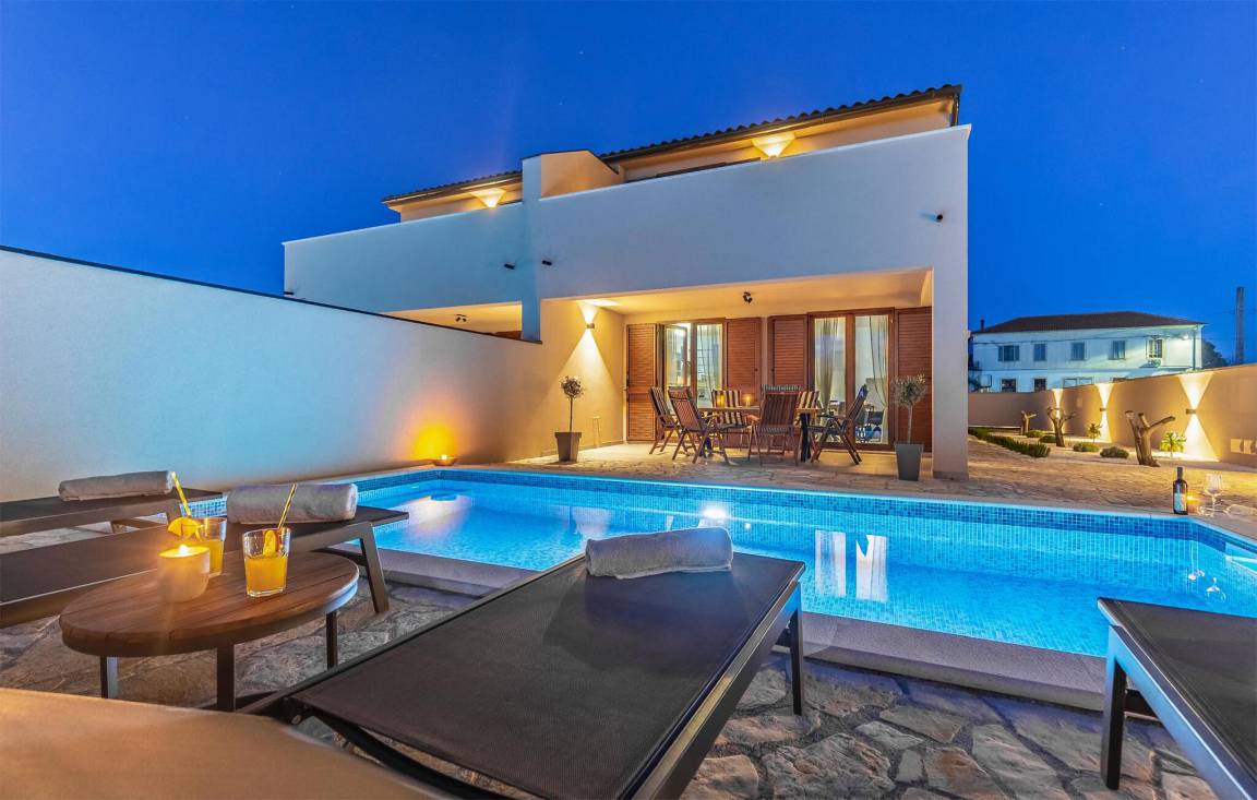 130 M² Maisonette ∙ 3 Bedrooms ∙ 7 Guests - Fažana