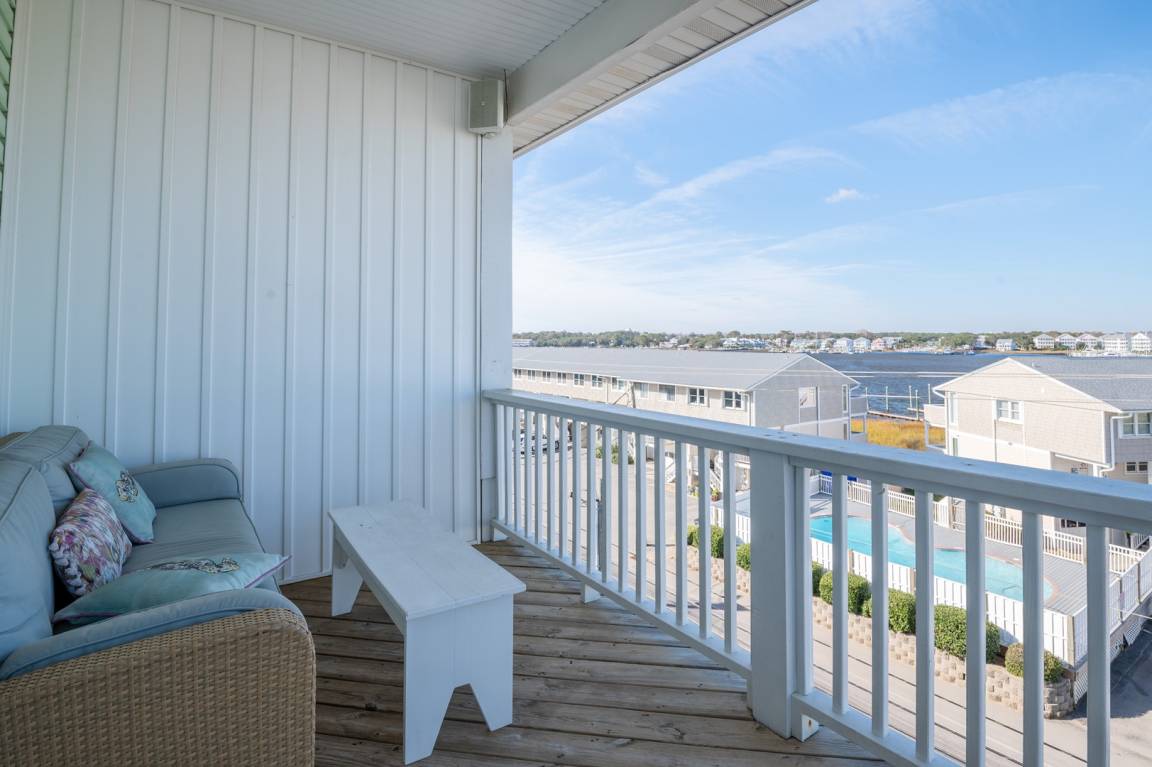 House ∙ 4 Bedrooms ∙ 12 Guests - Carolina Beach