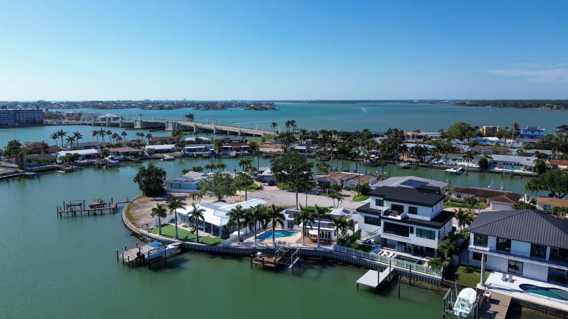 162 M² House ∙ 3 Bedrooms ∙ 6 Guests - St. Pete Beach, FL
