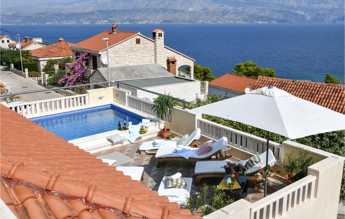 185 M² House ∙ 5 Bedrooms ∙ 10 Guests - Brač