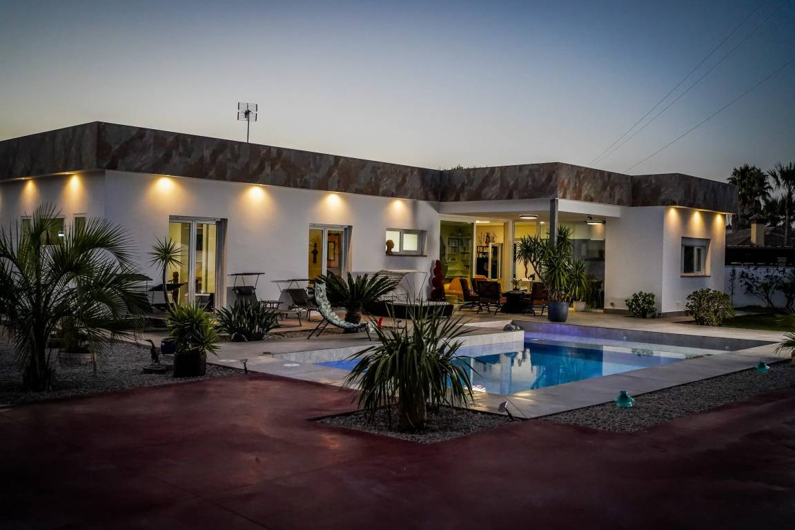 200 M² Villa ∙ 4 Habitaciones ∙ 8 Huéspedes - Conil de la Frontera
