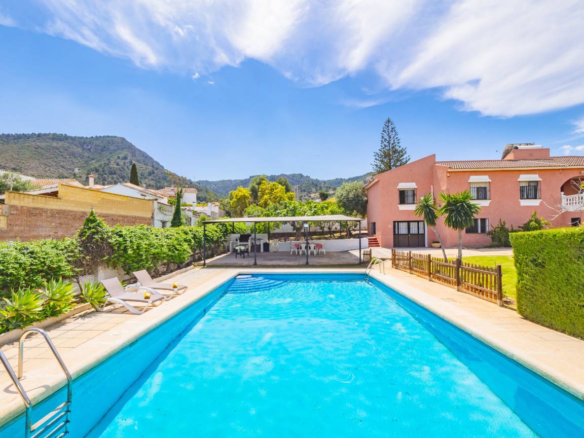 110 M² Casa Rural ∙ 3 Habitaciones ∙ 8 Huéspedes - Torremolinos