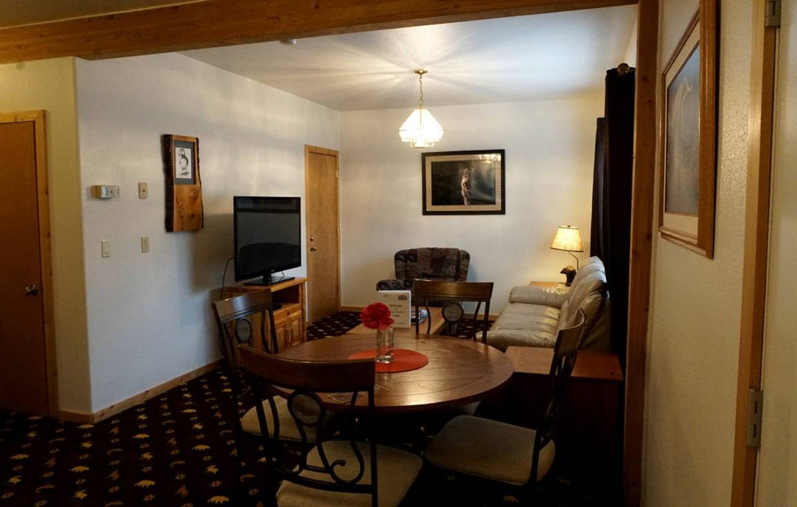 Lodge ∙ 1 Bedroom ∙ 6 Guests - Alaska