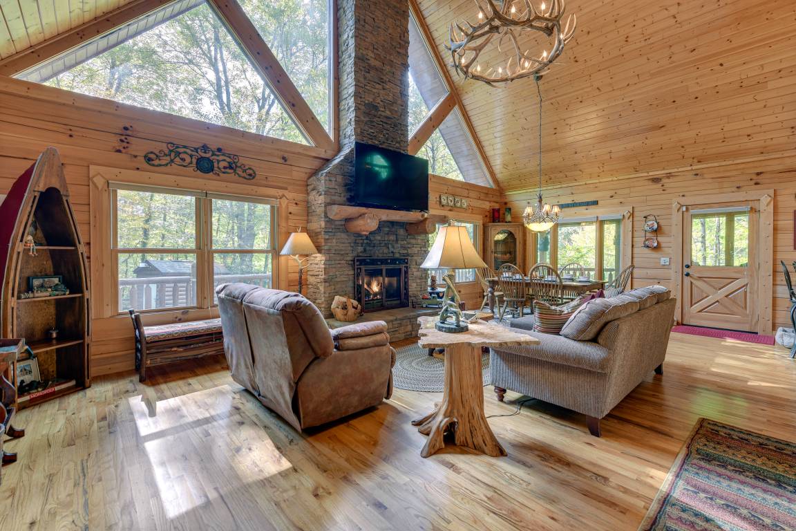 156 M² House ∙ 2 Bedrooms ∙ 6 Guests - Maggie Valley, NC