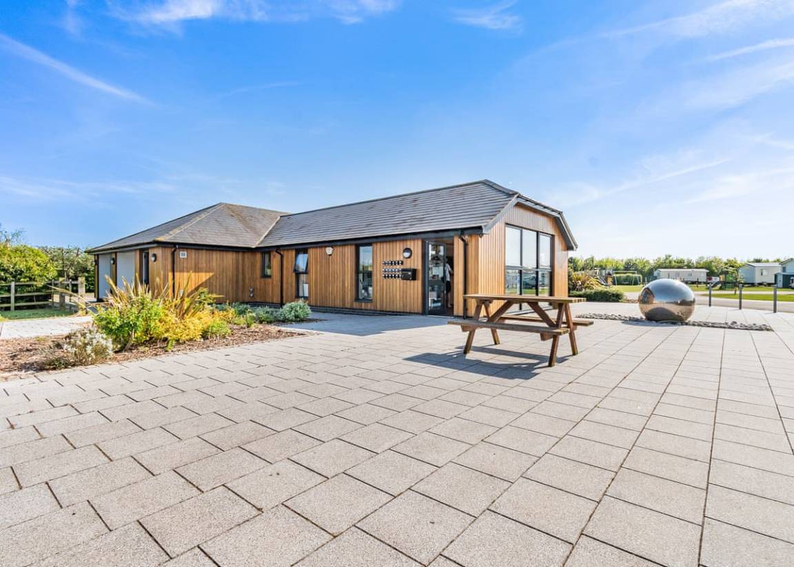 Chalet ∙ 2 Bedrooms ∙ 4 Guests - Skegness