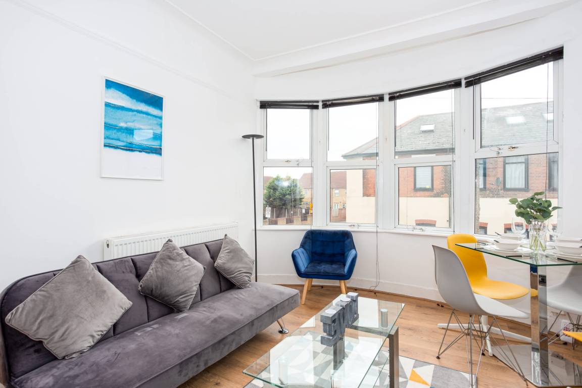 93 M² House ∙ 3 Bedrooms ∙ 5 Guests - Burnham-on-Crouch