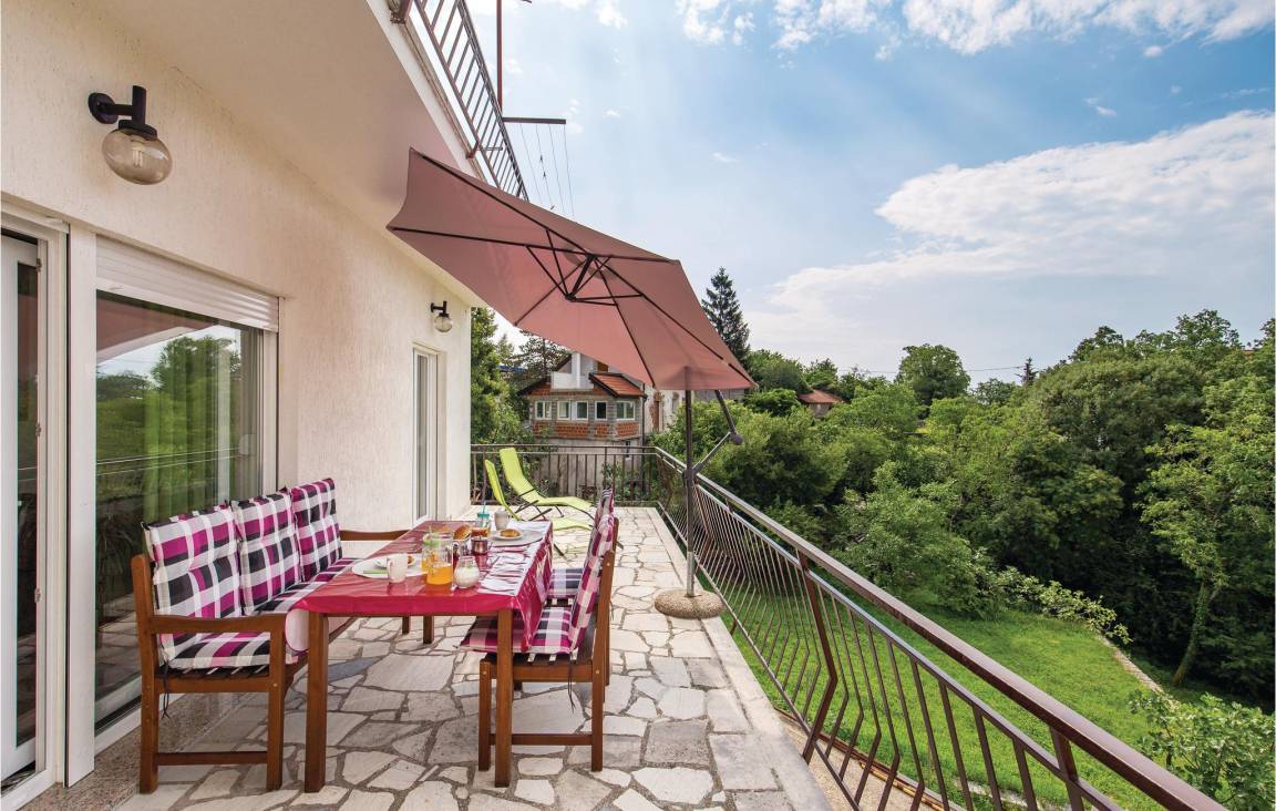 76 M² Apartment ∙ 3 Bedrooms ∙ 5 Guests - Kastav