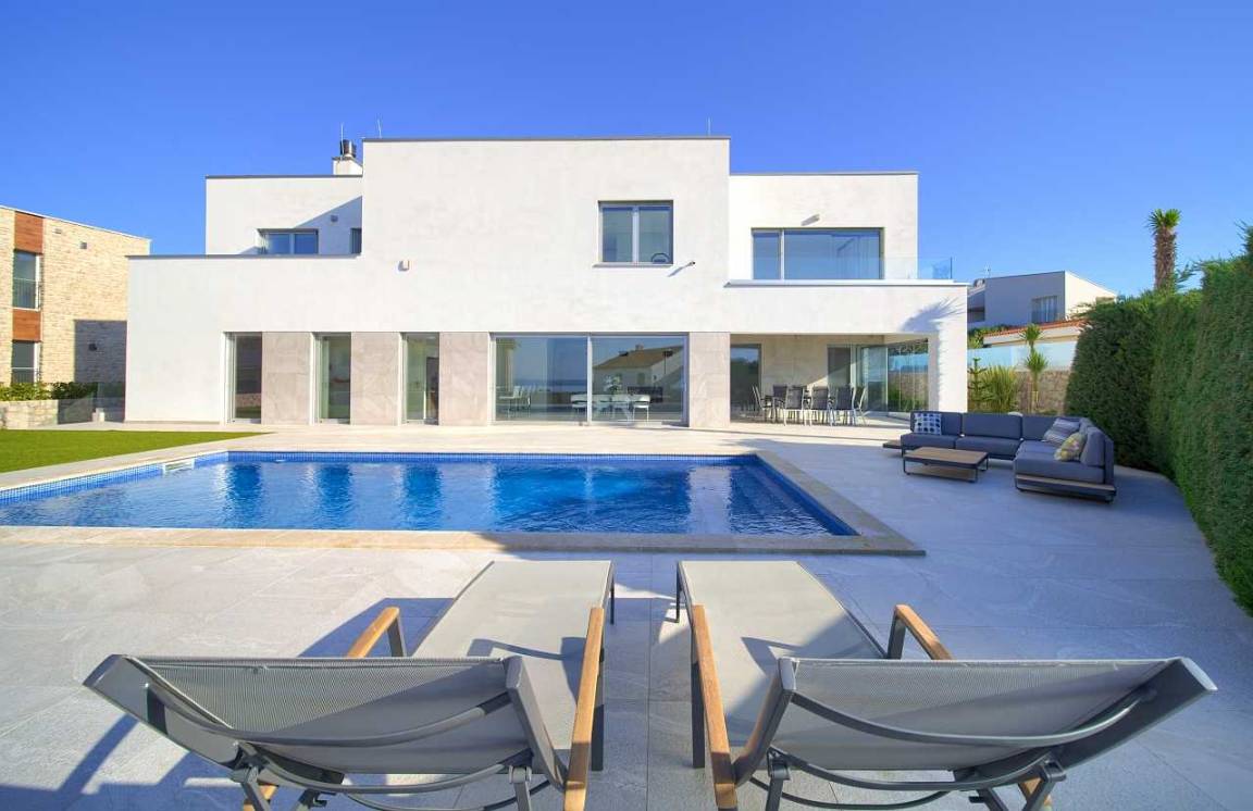 270 M² Villa ∙ 3 Bedrooms ∙ 8 Guests - Krk Island