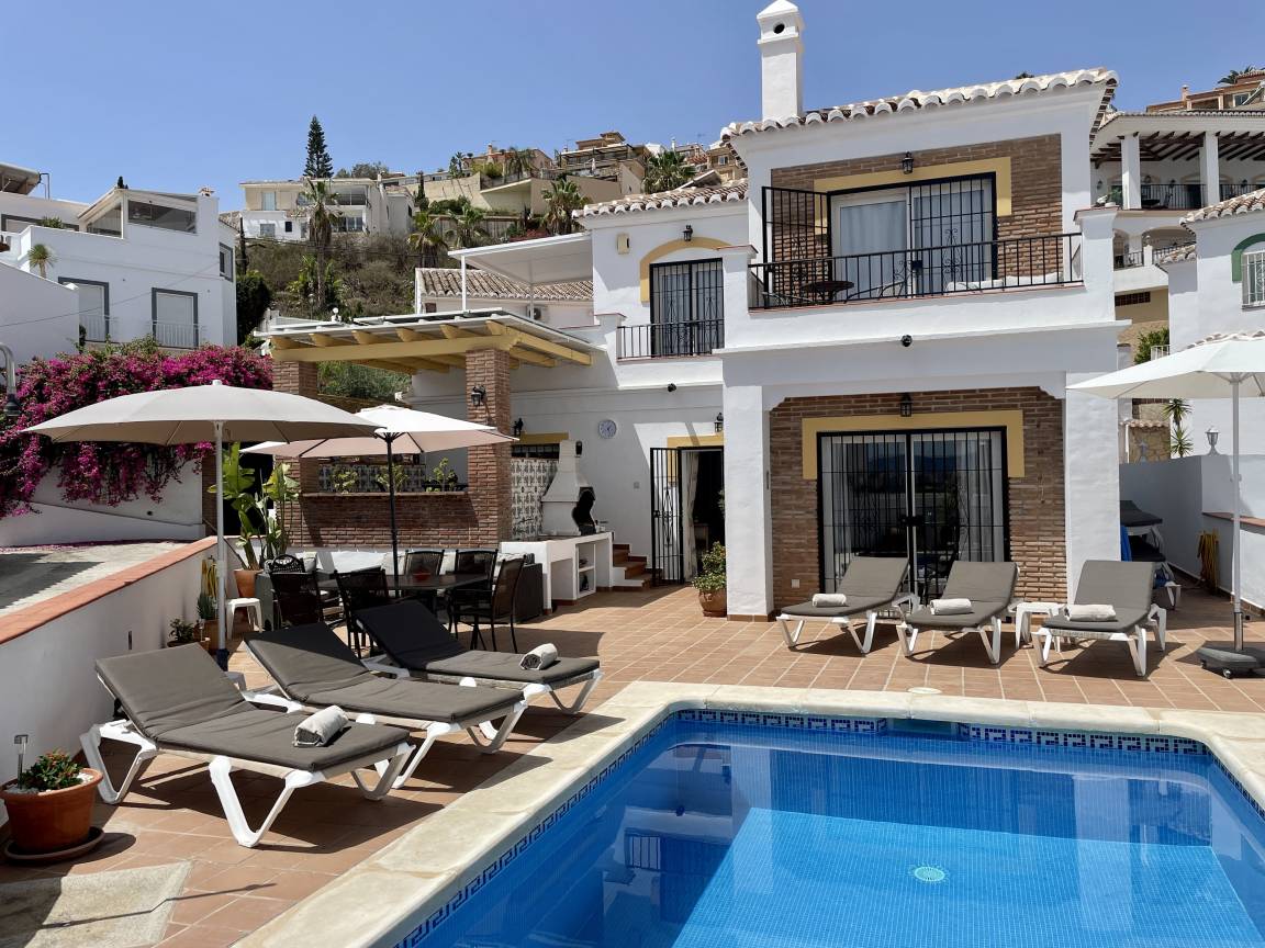 200 M² Villa ∙ 4 Bedrooms ∙ 10 Guests - Frigiliana