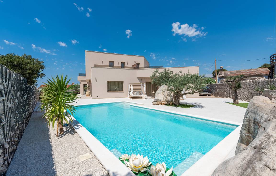 500 M² House ∙ 4 Bedrooms ∙ 8 Guests - Pula