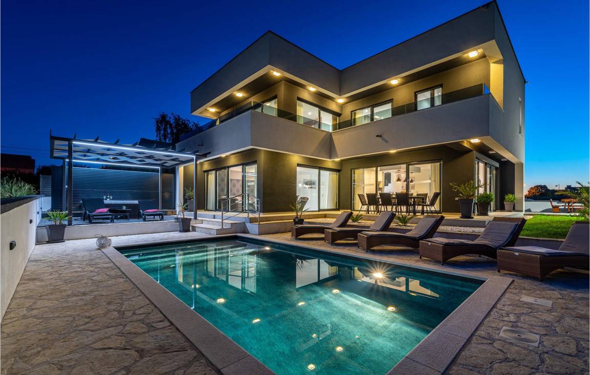 260 M² Ferienhaus ∙ 3 Schlafzimmer ∙ 6 Gäste - Zadar