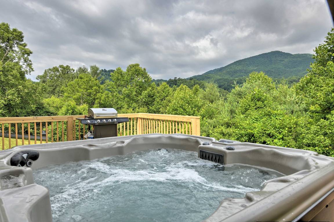 148 M² House ∙ 3 Bedrooms ∙ 13 Guests - Maggie Valley, NC