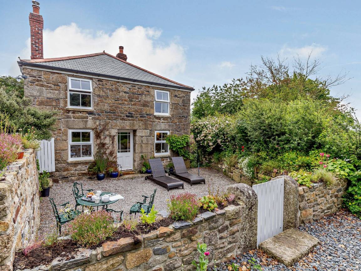 Cottage ∙ 2 Bedrooms ∙ 4 Guests - Troon