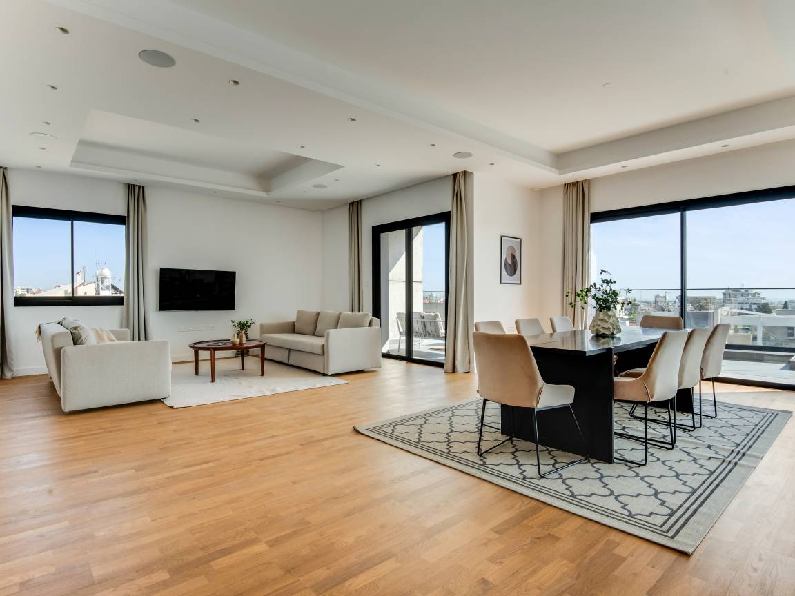 187 M² Apartment ∙ 5 Bedrooms ∙ 10 Guests - Limasol
