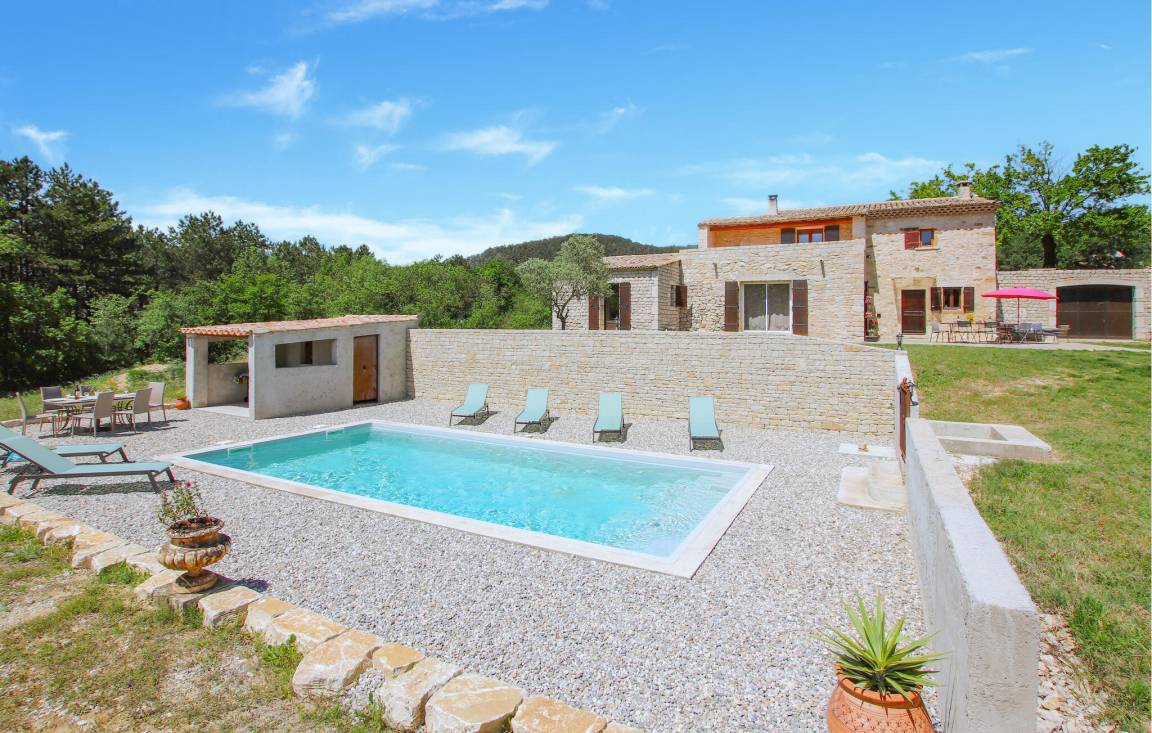 200 M² Maison De Vacances ∙ 3 Chambres ∙ 8 Personnes - Montélimar