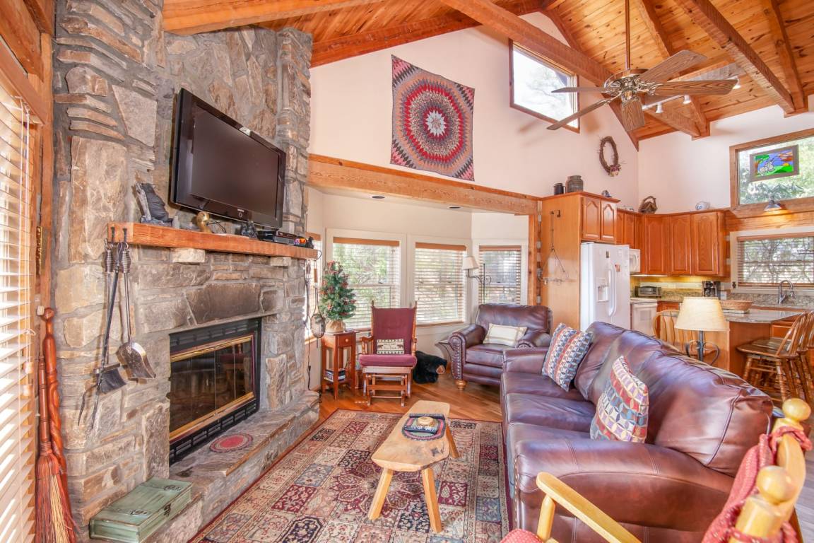 214 M² Cabin ∙ 4 Bedrooms ∙ 9 Guests - North Carolina