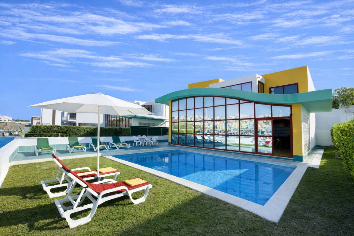 250 M² Villa ∙ 4 Bedrooms ∙ 10 Guests - Albufeira