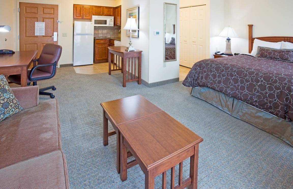 Studio Flat ∙ 1 Bedroom ∙ 4 Guests - Oconomowoc, WI