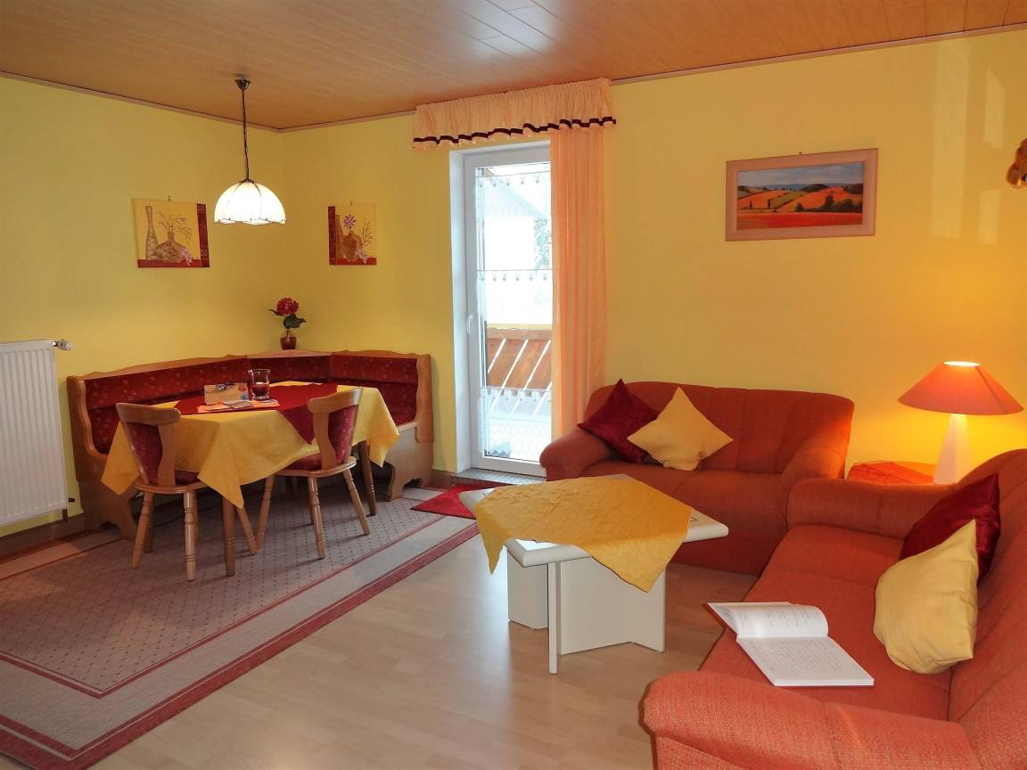 50 M² Ferienwohnung ∙ 1 Schlafzimmer ∙ 2 Gäste - Bad Berneck im Fichtelgebirge