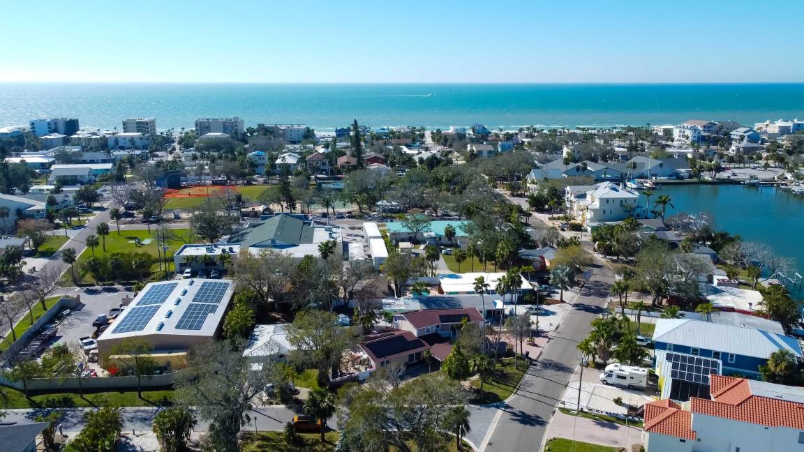 Apartment ∙ 1 Bedroom ∙ 4 Guests - Indian Rocks Beach, FL