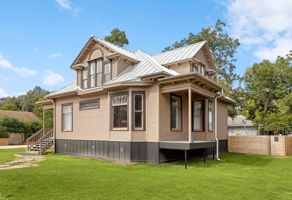 219 M² House ∙ 4 Bedrooms ∙ 7 Guests - Seguin