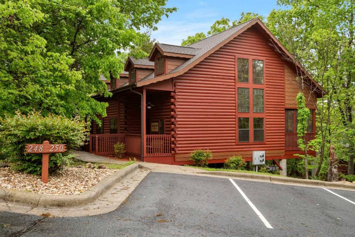 232 M² Cabin ∙ 4 Bedrooms ∙ 12 Guests - Branson, MO