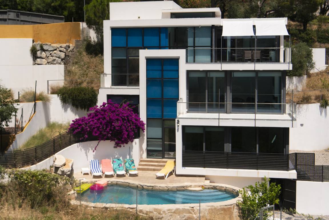 250 M² Villa ∙ 4 Habitaciones ∙ 8 Huéspedes - Llançà