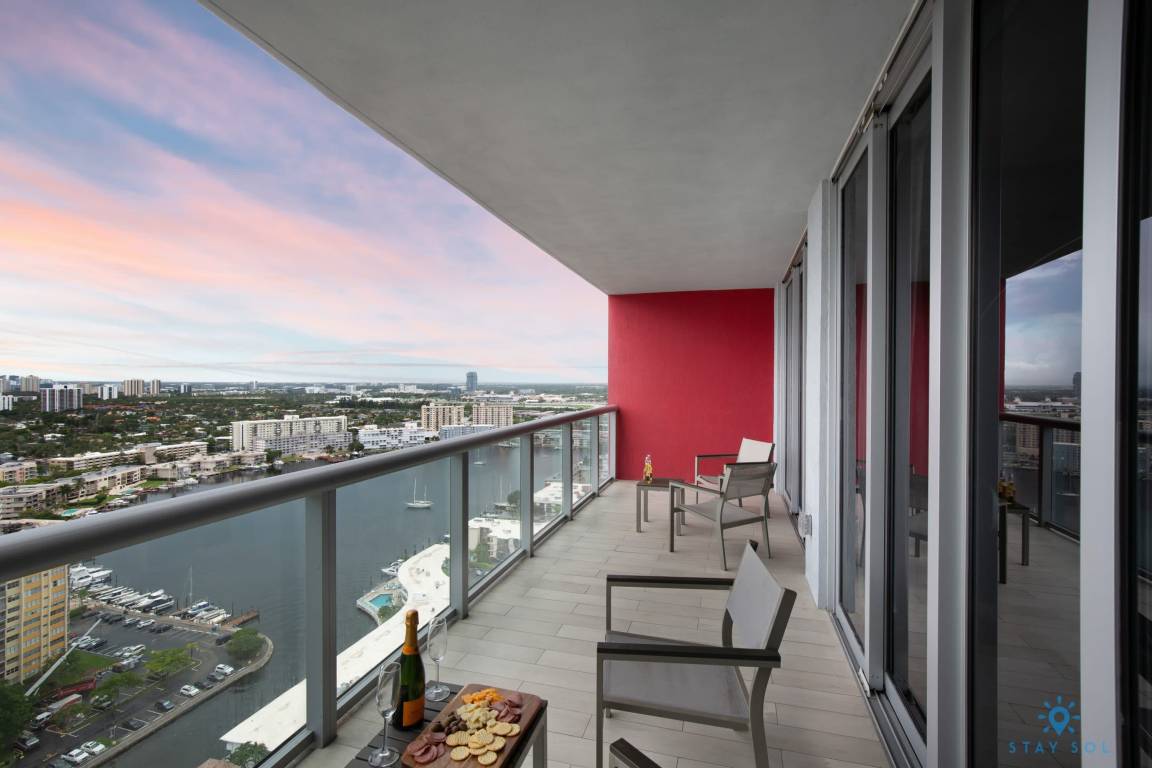 Apartment ∙ 2 Bedrooms ∙ 6 Guests - Hallandale Beach, FL