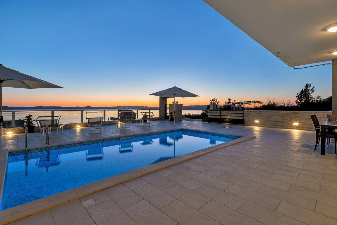 220 M² House ∙ 4 Bedrooms ∙ 9 Guests - Makarska