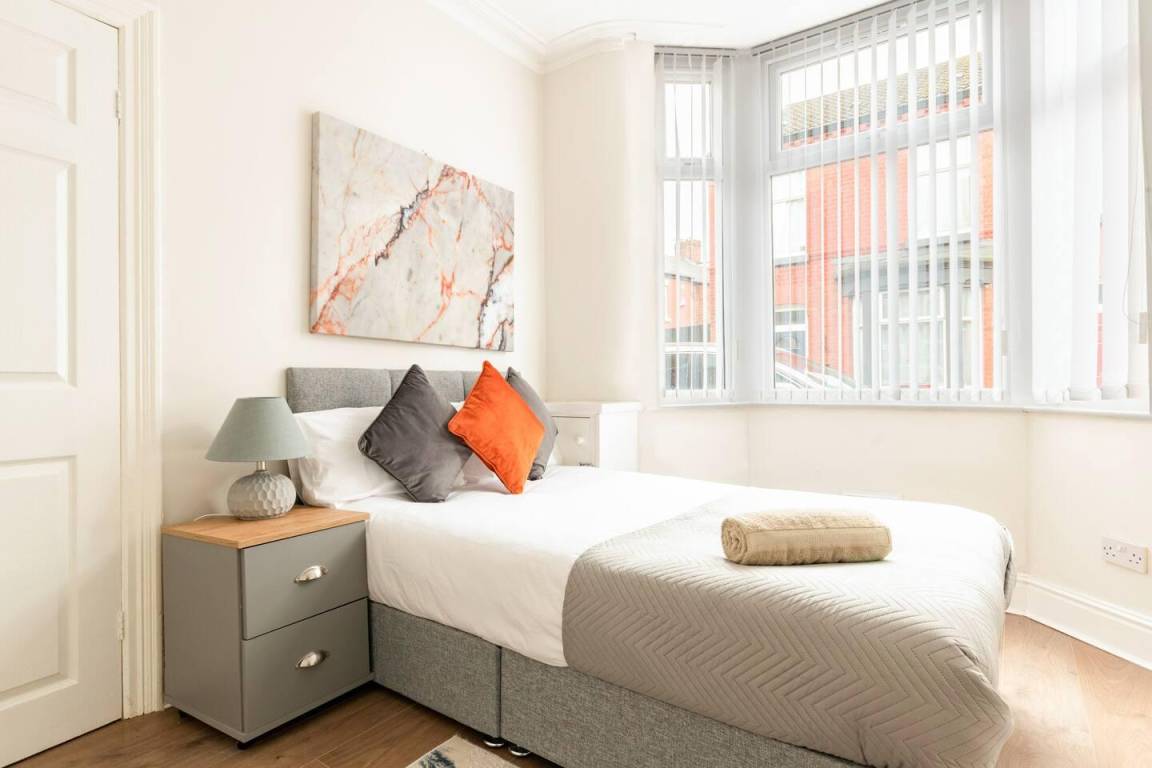 75 M² House ∙ 3 Bedrooms ∙ 8 Guests - Liverpool, UK