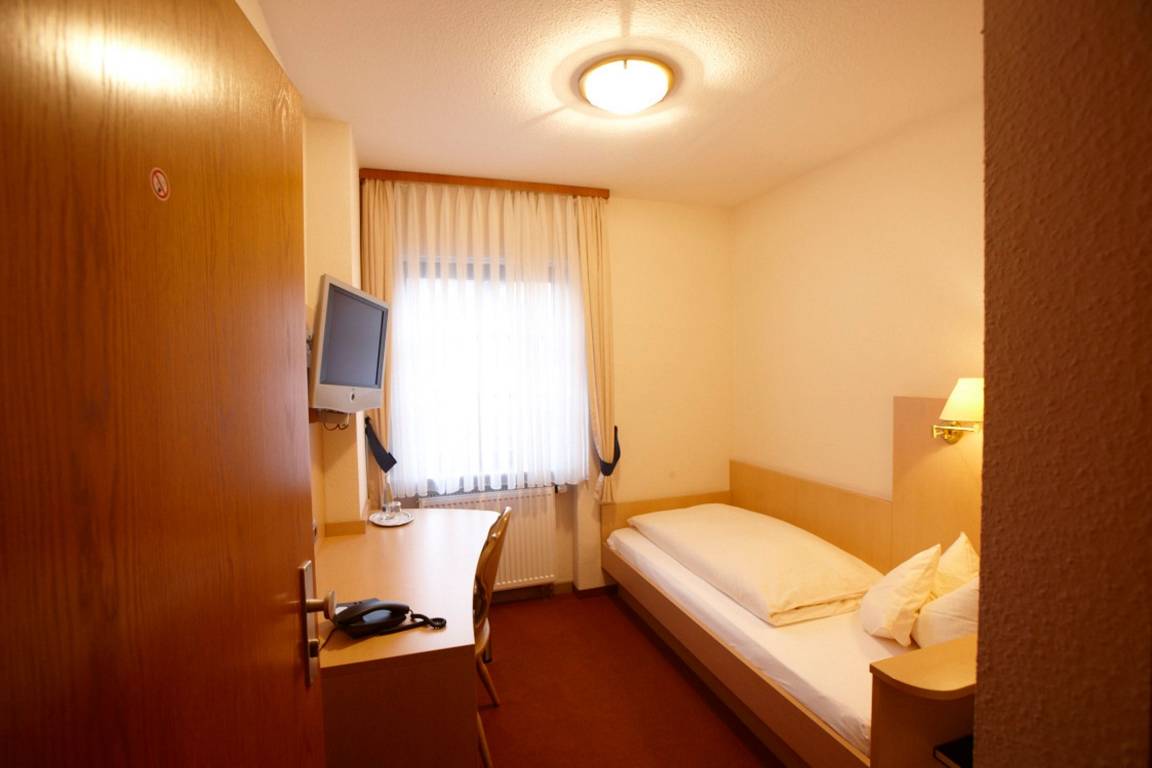 Privatzimmer ∙ 1 Schlafzimmer ∙ 1 Gast - Baden-Baden