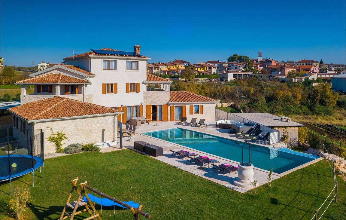 750 M² Casa ∙ 6 Camere Da Letto ∙ 14 Ospiti - Cittanova
