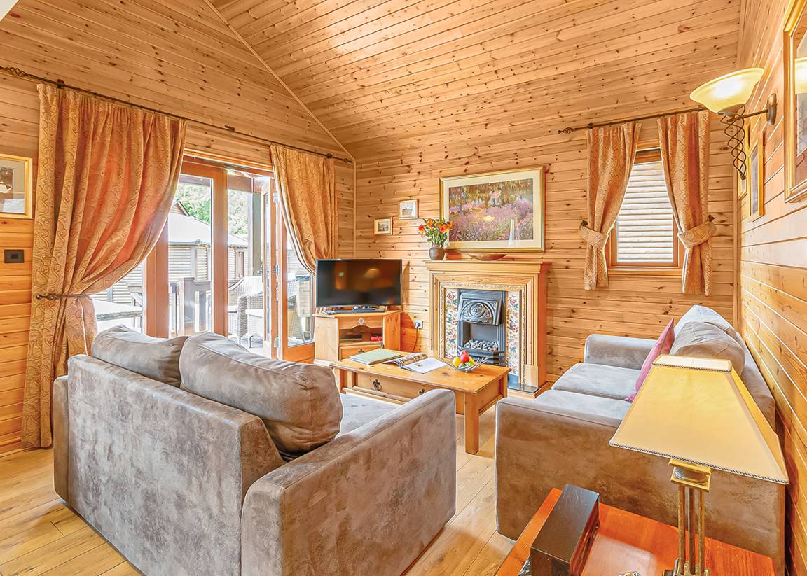 Chalet ∙ 2 Bedrooms ∙ 4 Guests - Farnham