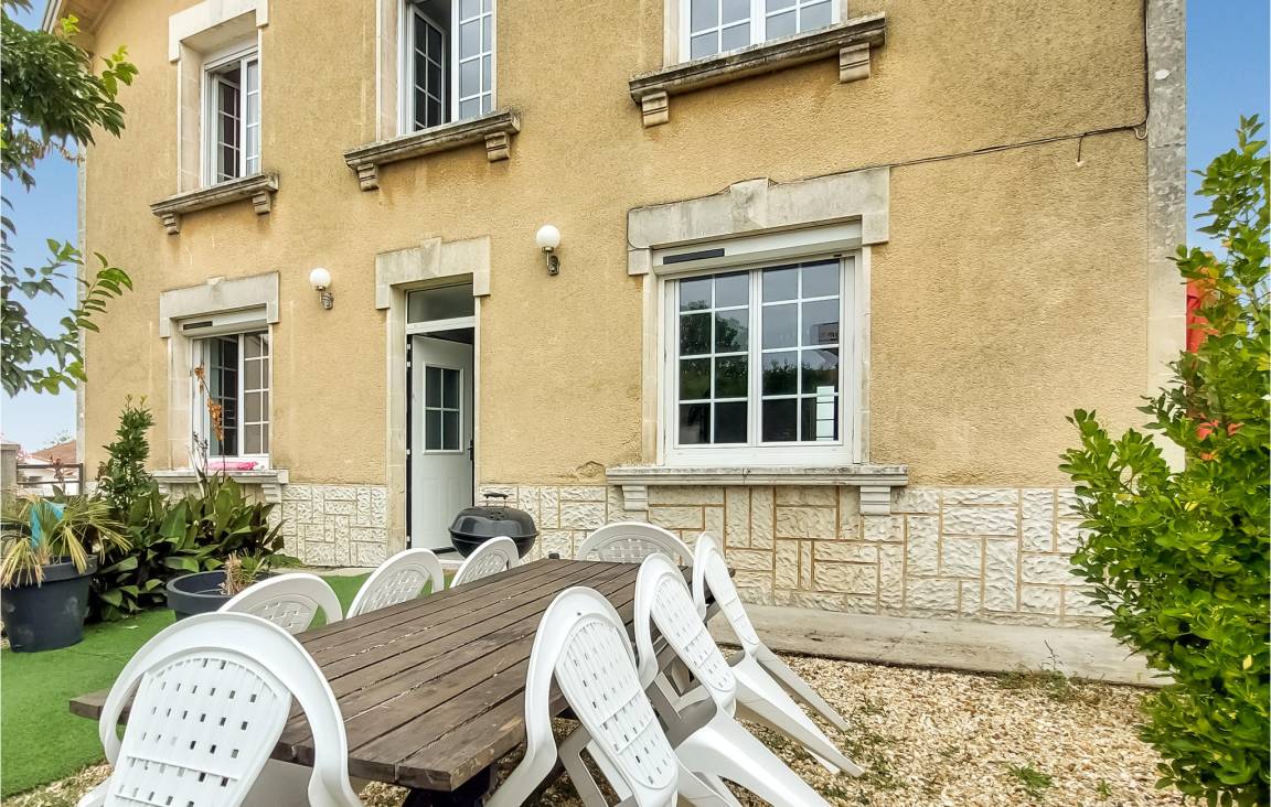 150 M² House ∙ 4 Bedrooms ∙ 8 Guests - Jarnac
