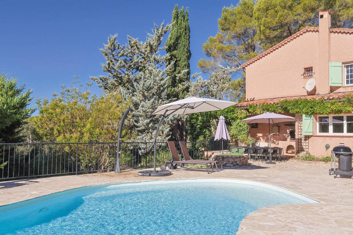 320 M² Villa ∙ 4 Bedrooms ∙ 8 Guests - Draguignan