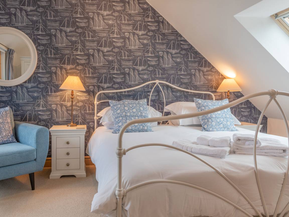 Cottage ∙ 2 Bedrooms ∙ 4 Guests - Dartmouth